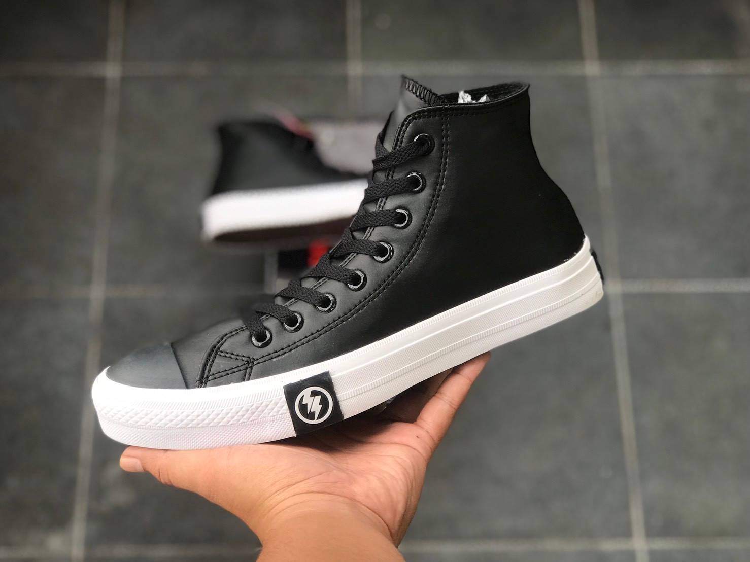 Sepatu Converse Original Kulit